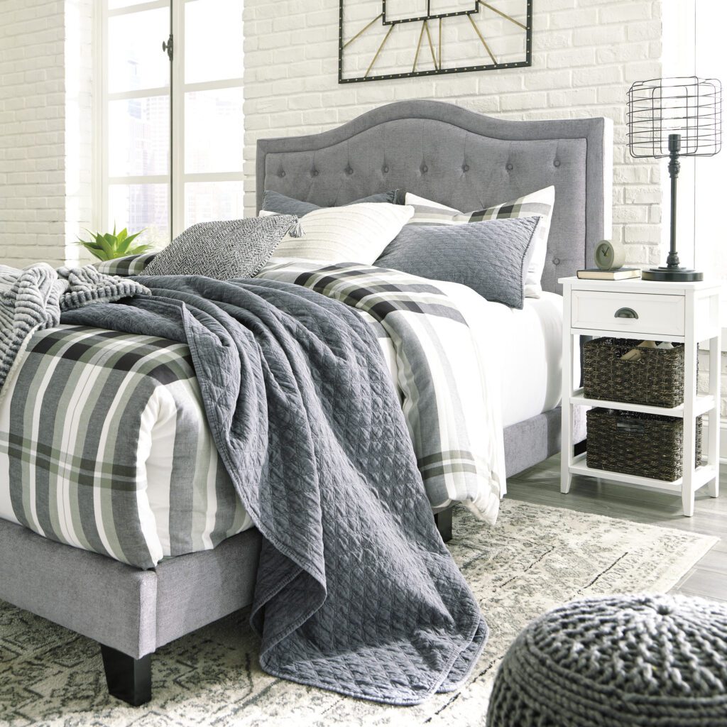 Jerary King Grey Hdbd/Ftbd/Rails - Empire Decor Furniture Rental
