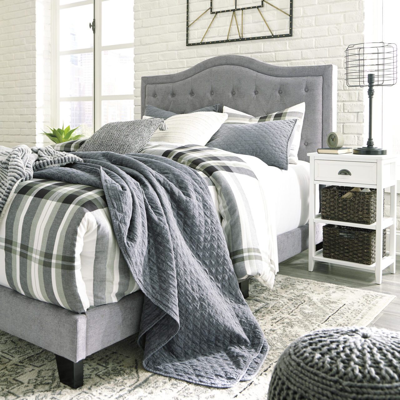 Jerary Queen Grey Hdbd/Ftbd/Rails - Empire Decor Furniture Rental